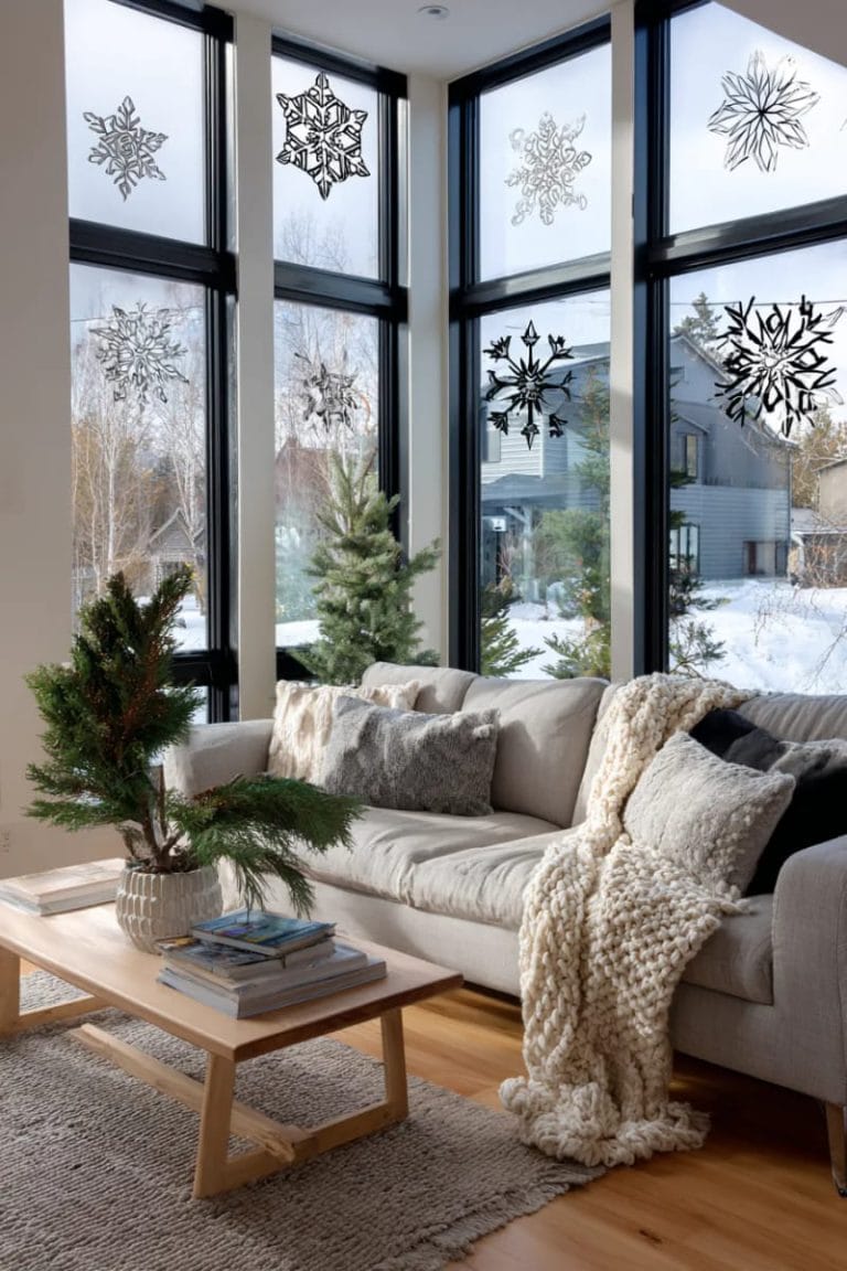 25 Elegant Black Christmas Decor Ideas For 2025 - Lovely Harbor