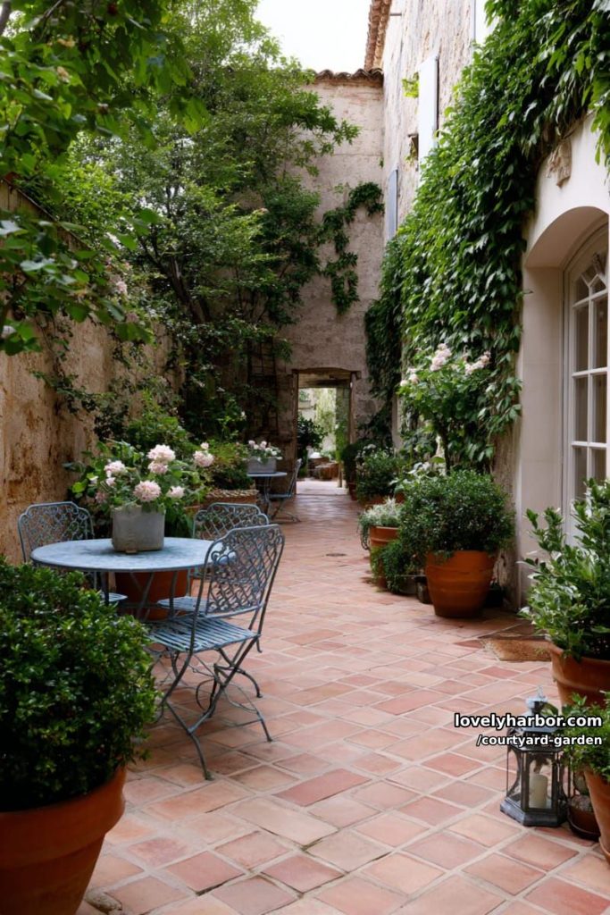 19 Courtyard Garden Designs For A Refreshing Ambiance - Lovely Harbor